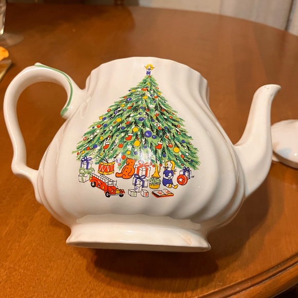 Sadler | Dining | Sadler Christmas Tree Teapot | Poshmark